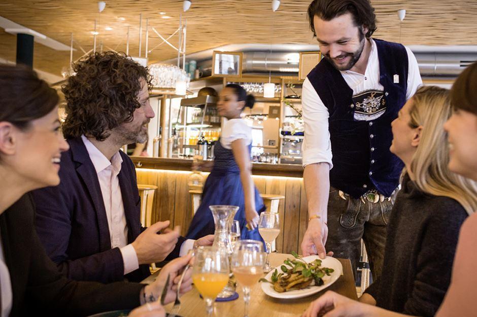 ServicemitarbeiterIn Chef/Commis de Rang bei Alter Wirt in Grünwald ...