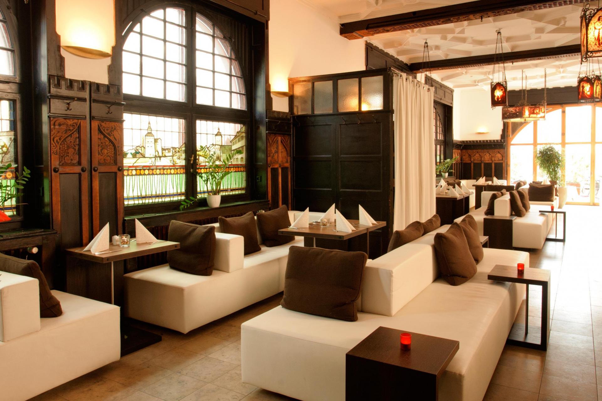 Empfangsmitarbeiter/Rezeptionist bei Hotel Graf Zeppelin in Konstanz ...