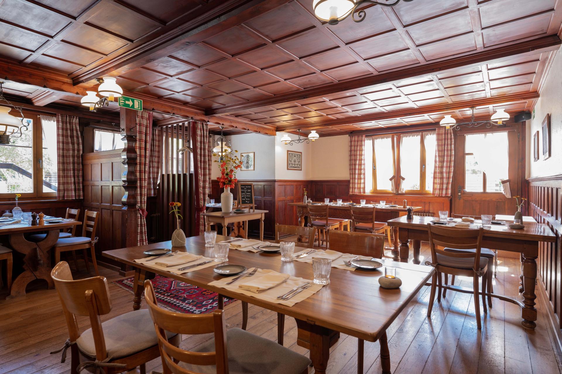 Commis De Rang Feutersoey Gstaad Bei Restaurant Rössli In Feutersoey