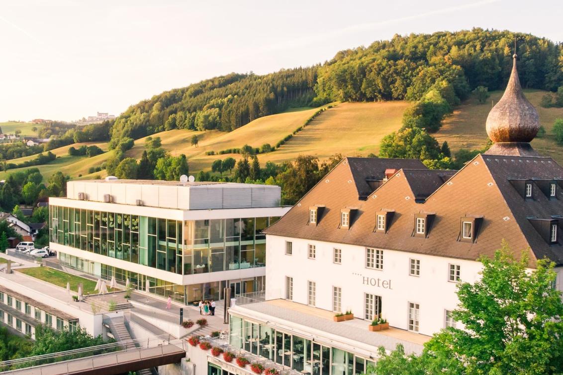 Sehr guter Koch - den unser Küchenteam gut unterstützt bei Das Schloss ...